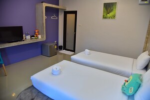 Quarto Twin Standard | Minibar, Wi-fi grátis 