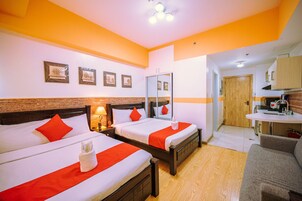 Quarto Quádruplo Deluxe, 2 camas de casal, cozinha, vista para o pátio | Wi-fi grátis, roupa de cama fornecida
