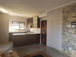 Family Unit  | Sala de estar | TV de ecrã plano 