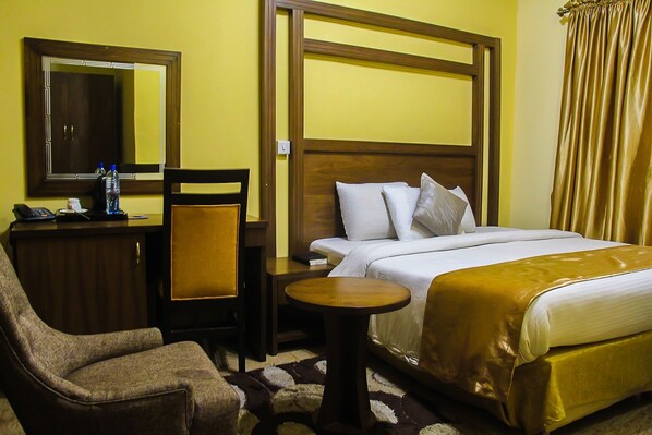 Secretária, Wi-fi grátis, roupa de cama fornecida 