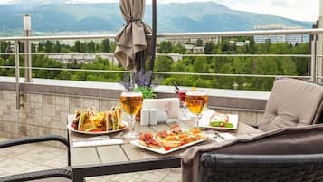 Serve almoços e jantares