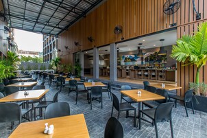 Café da manhã com buffet todos os dias mediante uma taxa