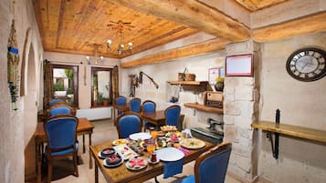 Pequeno-almoço inspirado na cozinha local diário incluído
