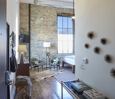 Roupas de cama premium, camas com colchões pillow-top, escrivaninha