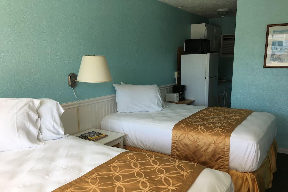 Quarto standard, geladeira e micro-ondas | Wi-Fi de cortesia, roupa de cama