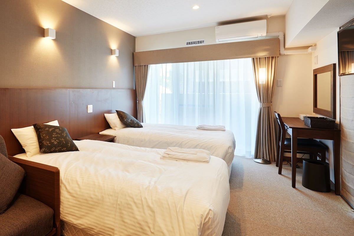 Quarto Twin (Condominium Type, B) | Cortinas/cortinados opacos, Wi-fi grátis, roupa de cama fornecida
