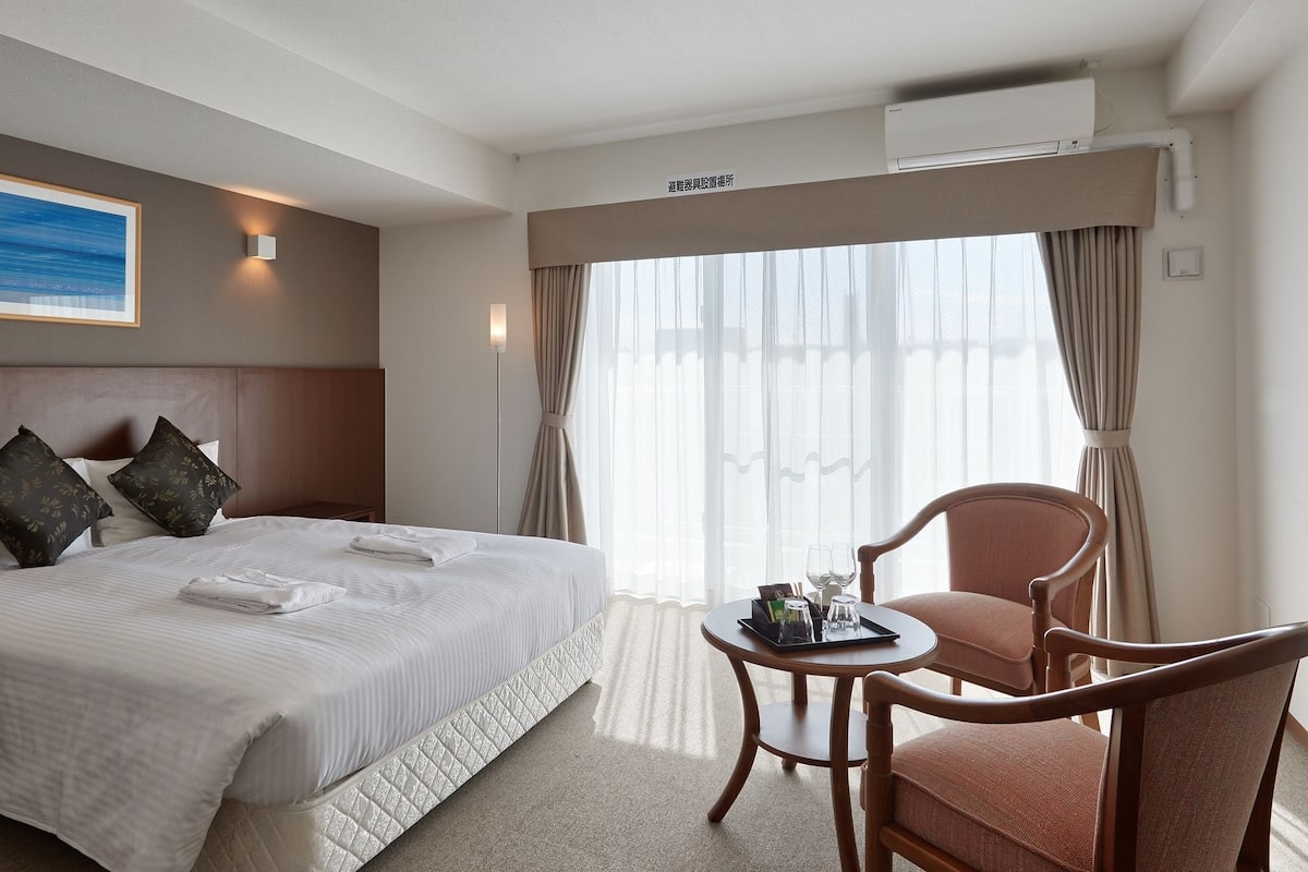 Quarto Duplo (Hotel Type) | Cortinas/cortinados opacos, Wi-fi grátis, roupa de cama fornecida
