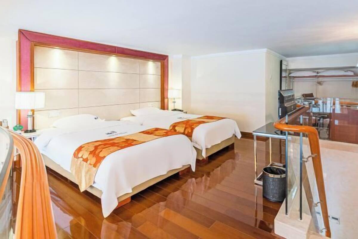 Minibar, cofre no quarto, secretária, cortinas/cortinados opacos 
