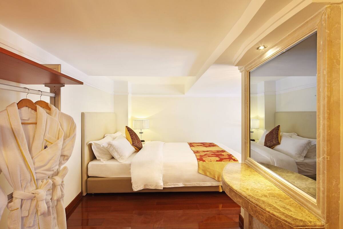 Loft, 2 quartos | Minibar, cofre no quarto, secretária, cortinas/cortinados opacos 