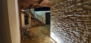 Chambre Double Deluxe, 1 grand lit, vue cour intérieure (les 5 ruches) | Terraço/pátio interior