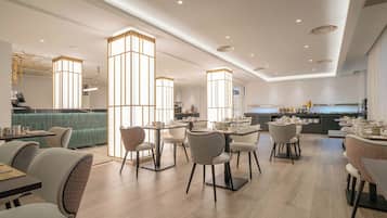 Café da manhã com buffet todos os dias mediante uma taxa