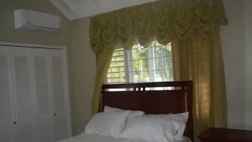 Quarto | Com decoração personalizada, cortinas/cortinados opacos