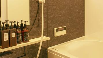 Casa Familiar, várias camas, não fumadores, cozinha | Casa de banho | Uma combinação polibã/banheira, artigos de higiene pessoal grátis