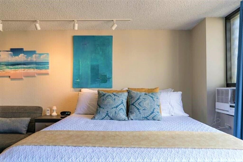 Designer Studio Condo On 29th Floor In Waikiki--fabulous View! And 100% Legal! - Hawaii