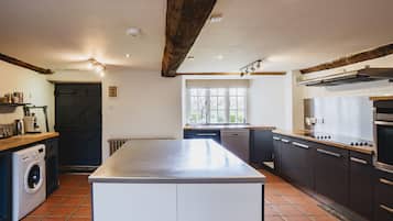 Casa Deluxe, 6 quartos, vista para o vale, junto ao jardim | Cozinha privada | Uma cafeteira/bule, uma chaleira elétrica, uma torradeira