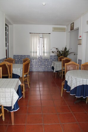 Café da manhã continental grátis todos os dias