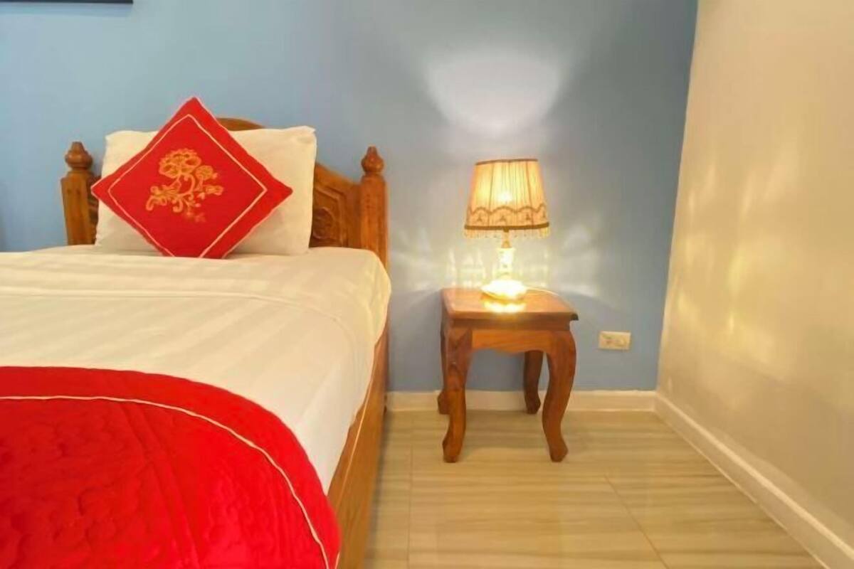 Minibar, cofre no quarto, secretária, quartos insonorizados