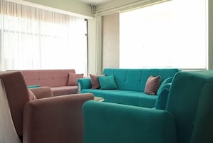 Área de estar no saguão