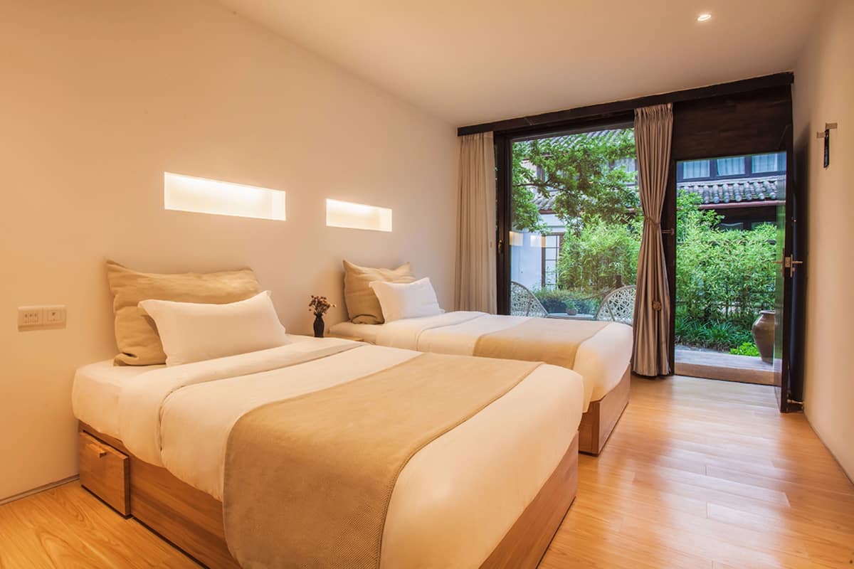 Quarto Twin Clássico, vista para o jardim | Minibar, cofre no quarto, secretária, cortinas/cortinados opacos