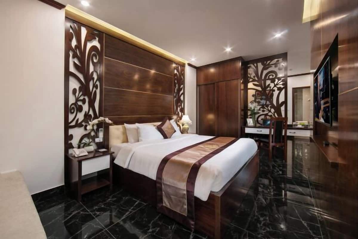 Minibar, cofre no quarto, secretária, quartos insonorizados 