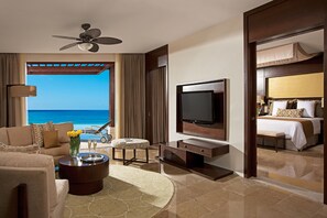 Preferred Club Master Suite Ocean View | Sala de estar | TV de ecrã plano, base para iPod, filmes pagos 