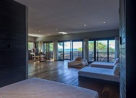 Estúdio família | Frigobar, cofres nos quartos, ferros/tábuas de passar roupa