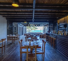 Café da manhã, almoço e jantar; culinária internacional