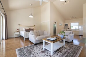 Vila superluxo | Área de estar | TV de tela plana, lareira