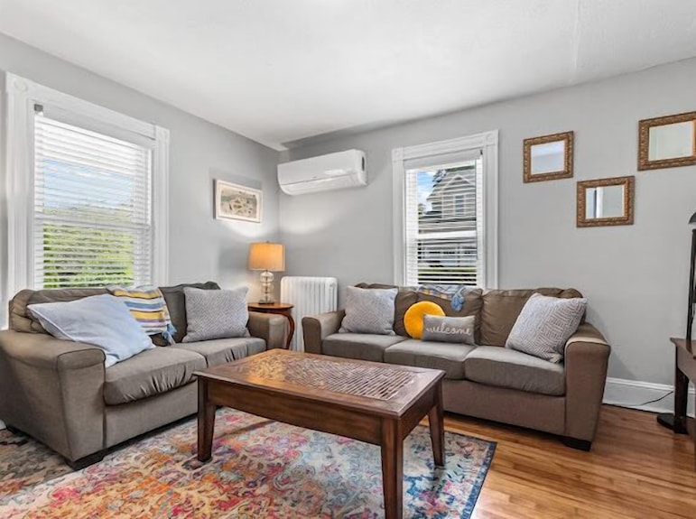 Milton Retreat, 5 Min To Boston ,Major Highways . Safe Family Neighborhood . - Belmont, MA
