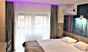 1 quarto, roupa de alta qualidade, minibar, secretária 