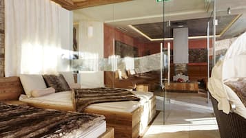 Cofres nos quartos, escrivaninha, quartos à prova de som, berços grátis