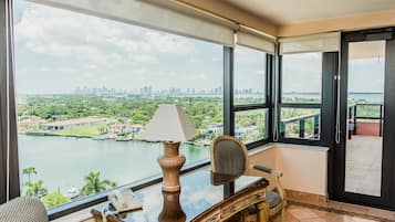 Apartamento Standard, 2 quartos, vista parcial para o oceano | Varanda