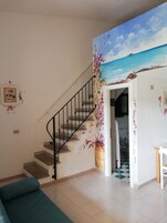 Estúdio (3 pax) | Sala | Televisor de 21 polegadas com canais digitais 