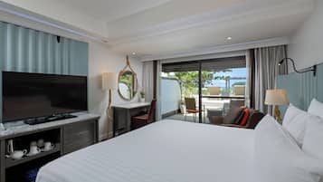 Seaview Terrace room | Cofre no quarto, cortinas/cortinados opacos, ferro/tábua de engomar