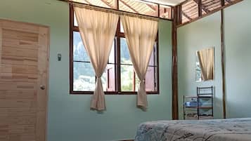 Quarto Duplo Tradicional | Cortinas/cortinados opacos, roupa de cama fornecida