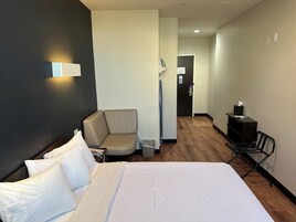Quarto, 1 cama de casal | 1 quarto, roupa de alta qualidade, cofre no quarto, secretária 