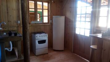 Chalé básico | Cozinha privada | Geladeira, fogão, cooktop, talheres/pratos/utensílios de cozinha