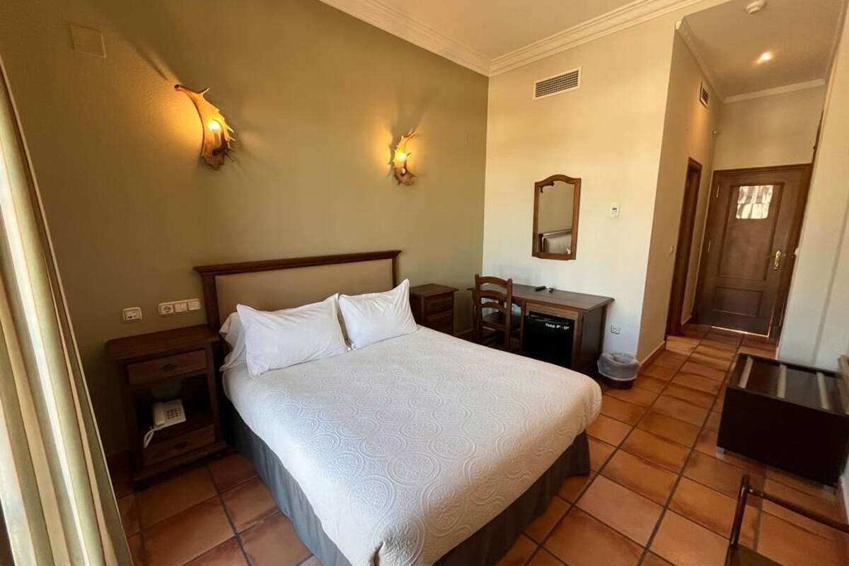 Secretária, cortinas/cortinados opacos, quartos insonorizados 