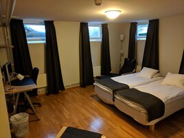 Quarto Twin Empresarial | Secretária, secretária adequada para computadores portáteis 