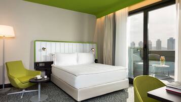 Minibar, cofre no quarto, secretária, quartos insonorizados