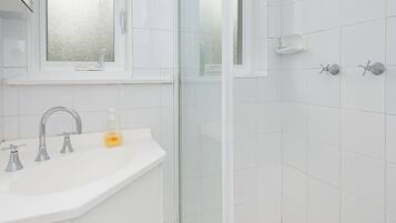 Apartamento, 1 quarto | Duche na casa de banho