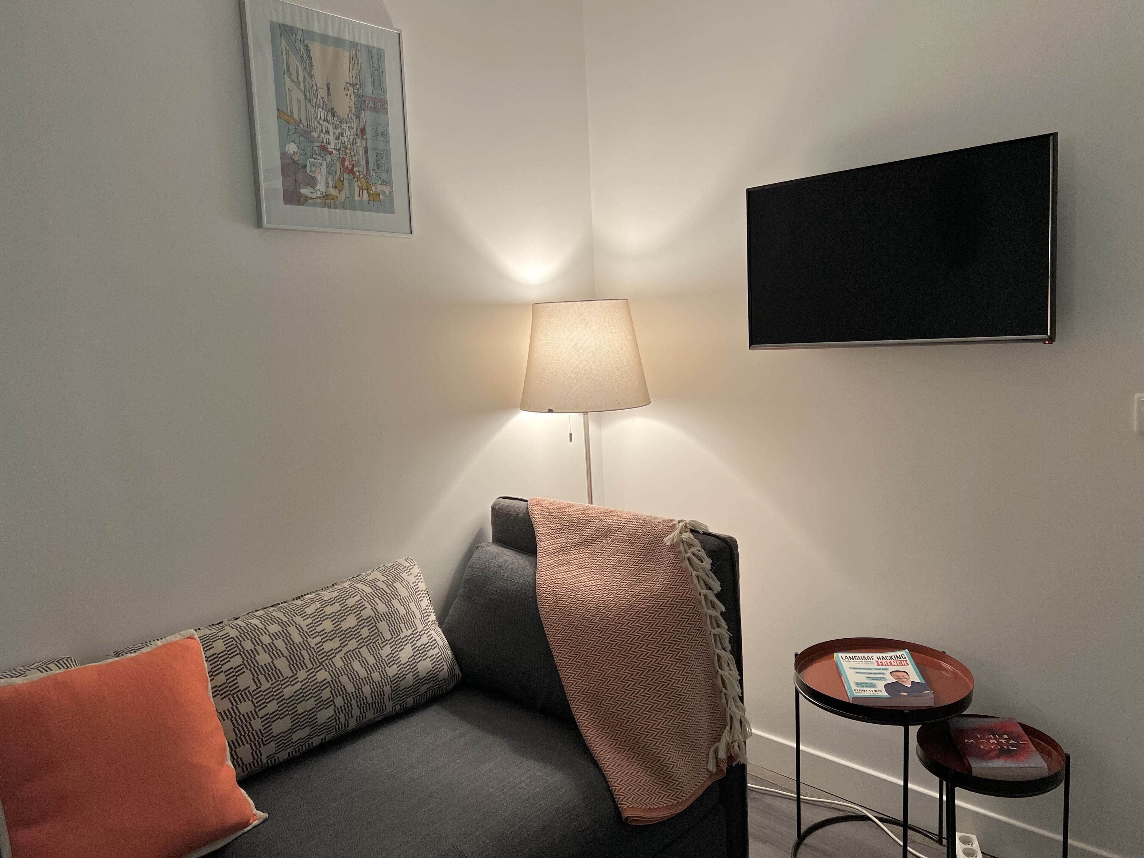 Appartement 2 Pièces Confortable Et Au Calme, Idéalement Situé Rue Du Commerce - France