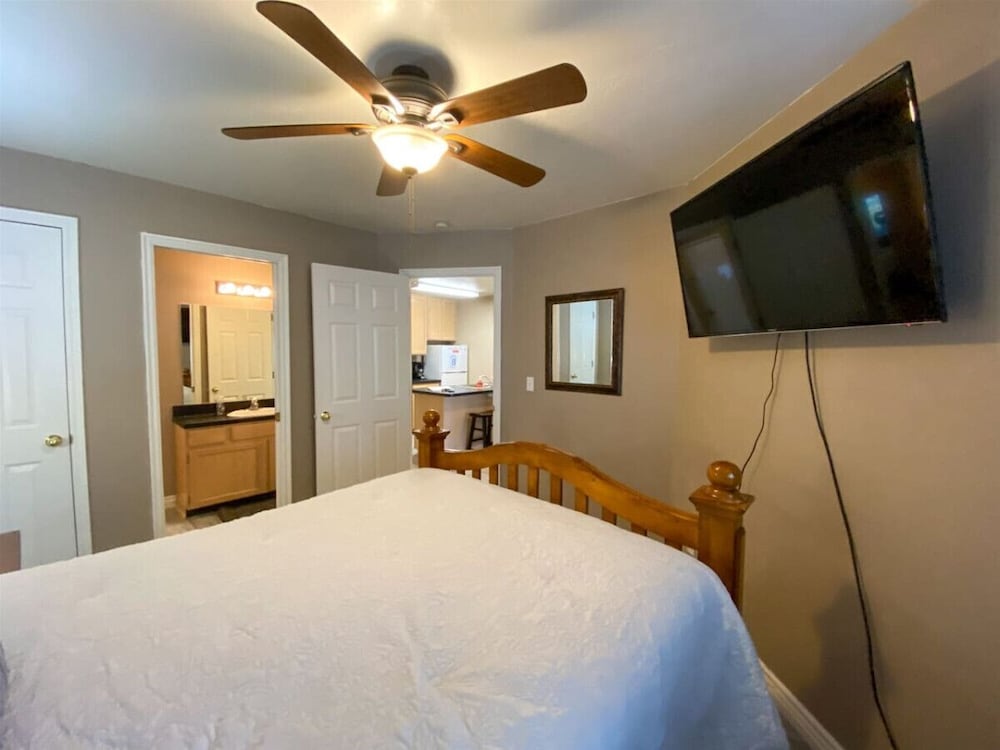 Inn Building Condo #110 (Pet Friendly, Free Wi-fi) - Bear Lake