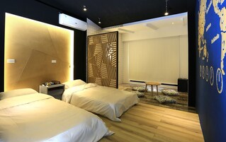 Quarto Quádruplo Superior, 2 camas queen-size | Cortinas/cortinados opacos, Wi-fi grátis, roupa de cama fornecida 