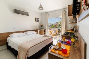 Secretária, Wi-fi grátis, roupa de cama fornecida 