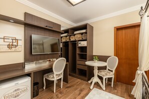 Suite Premier, banheira de hidromassagem | Roupa de alta qualidade, minibar, cofre no quarto