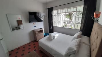 Quarto Duplo Comfort | Roupa de alta qualidade, cofre com capacidade para portátil