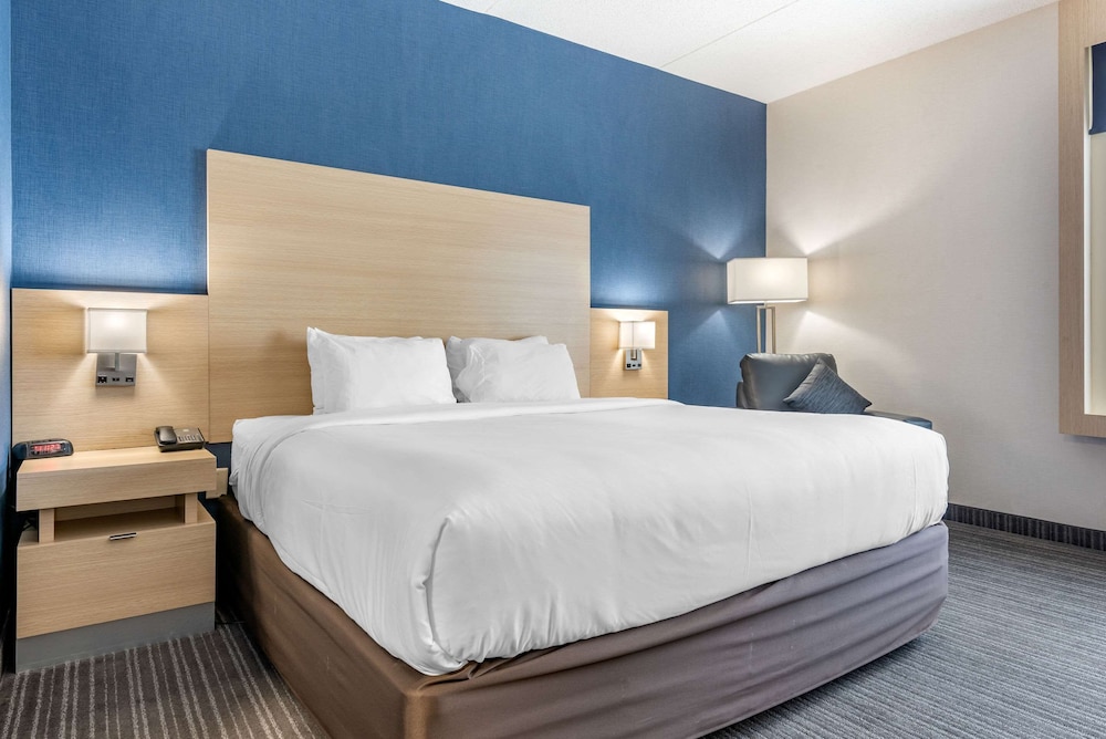 Quality Inn & Suites - Oakville