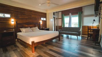 Quarto Superior, 1 cama king-size | Cofre no quarto, secretária
