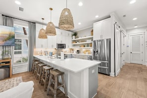 Casa, 4 quartos (Patina Paradise) | Cozinha privada | Um frigorífico, um micro-ondas, um forno, uma placa de cozinha 